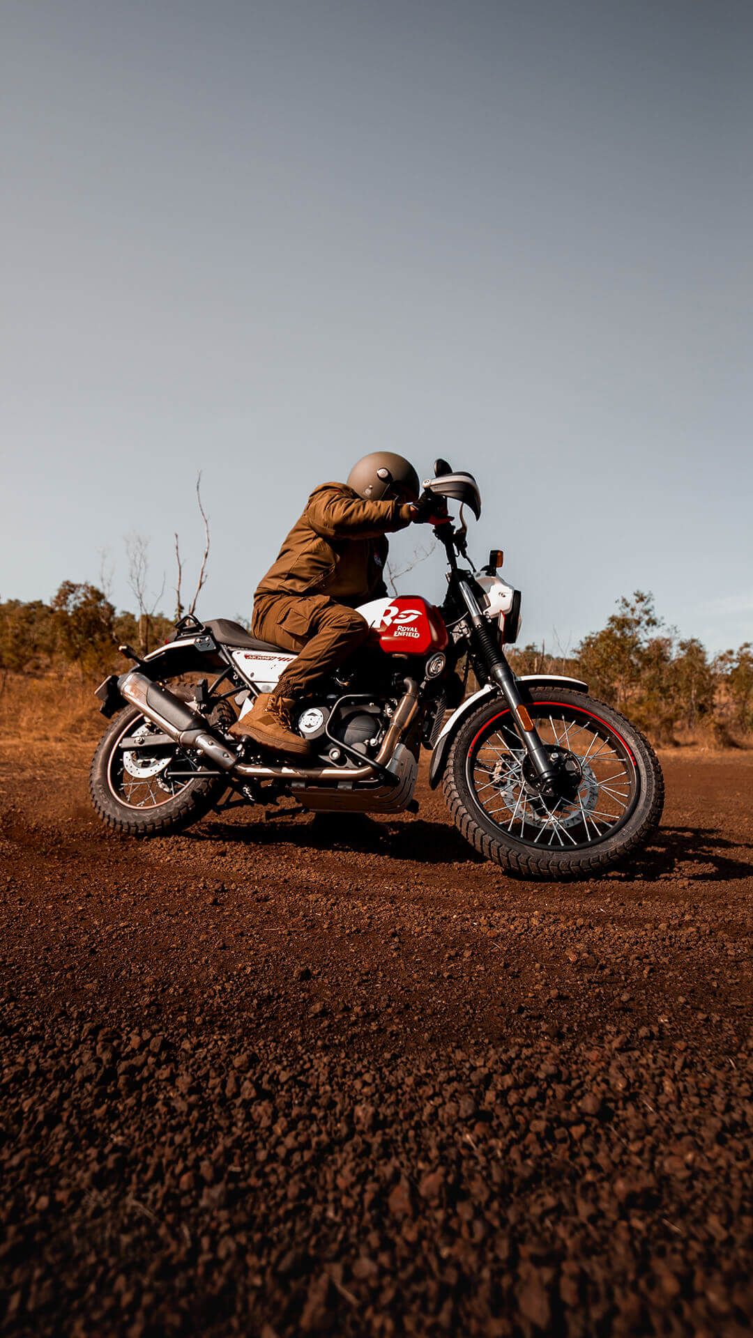 Scram 411: 日本での価格、走行距離、色 | Royal Enfield 日本