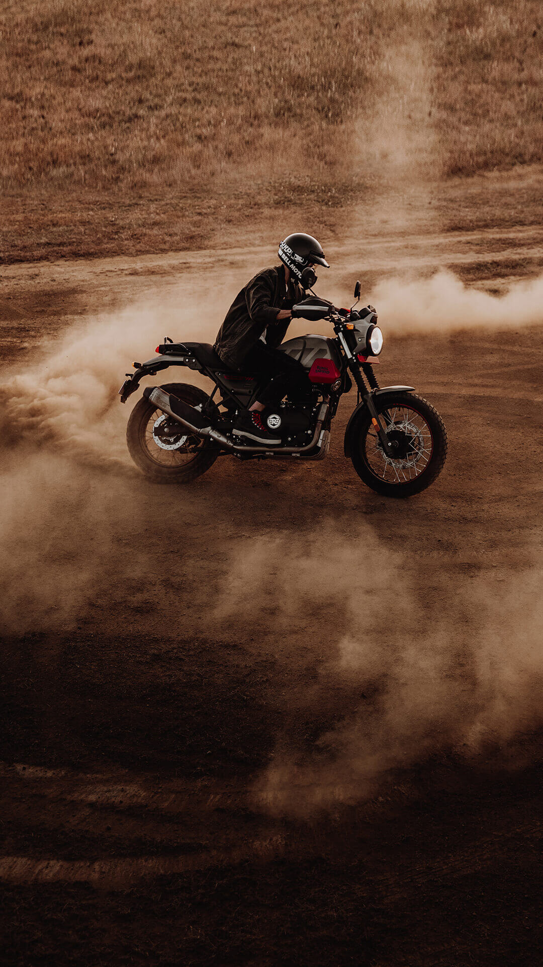 Scram 411: 日本での価格、走行距離、色 | Royal Enfield 日本