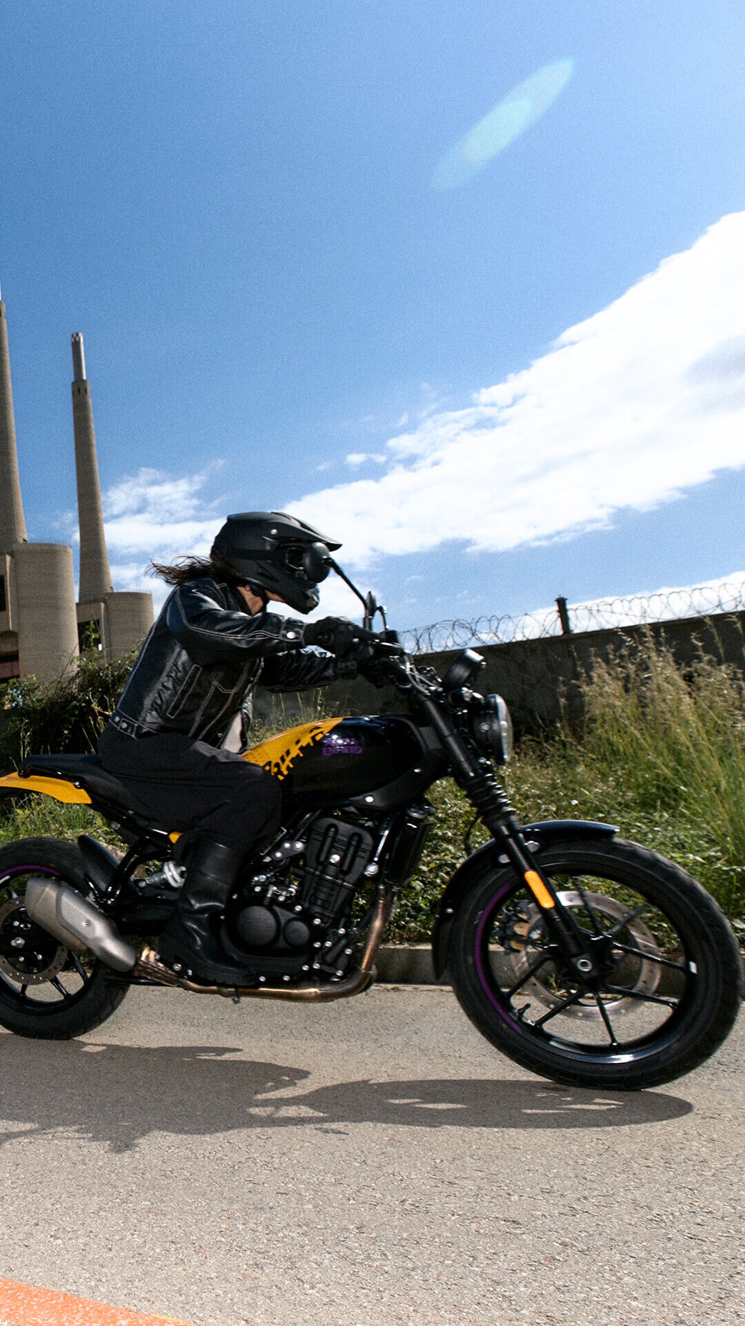 Royal Enfield Guerrilla 450 Motorcycle Price, Colours & Images in UK