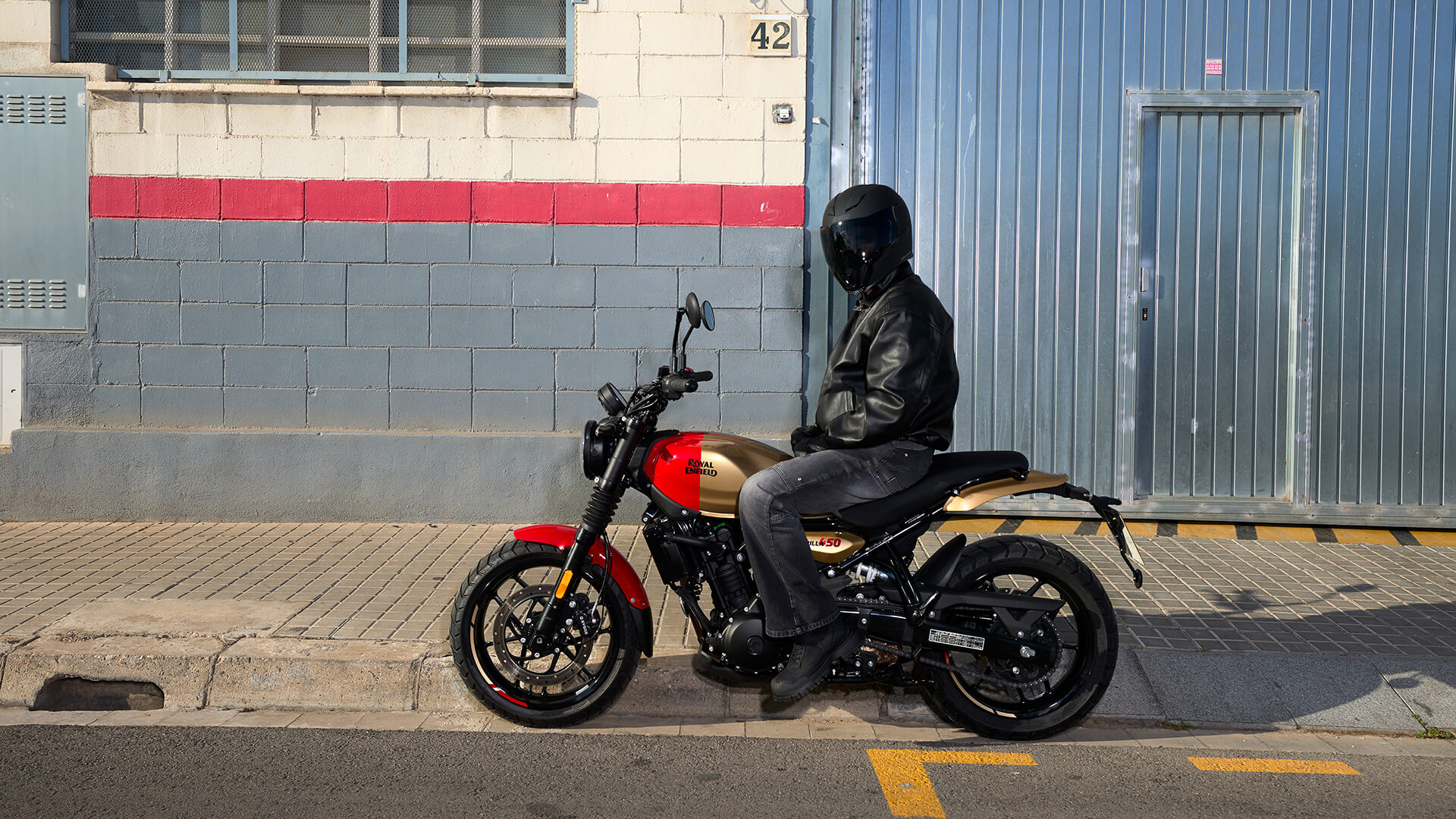 Royal Enfield Guerrilla 450 Price & Colours | Best Roadster Bike India