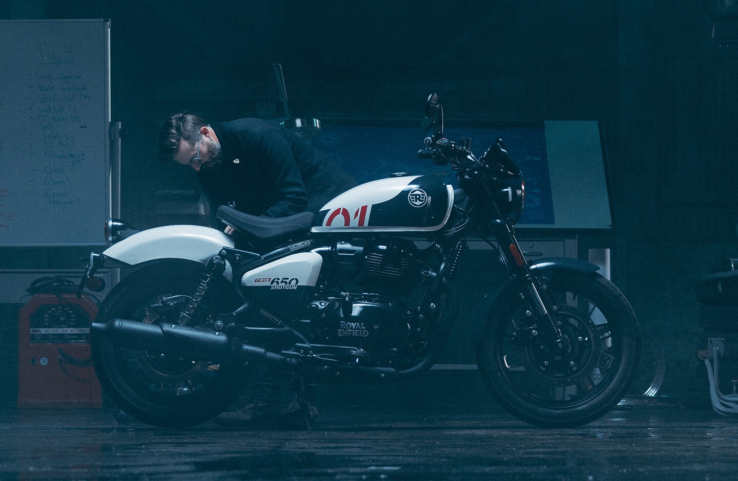 Royal Enfield Shotgun 650 Motorcycle Price, Mileage, & Colors