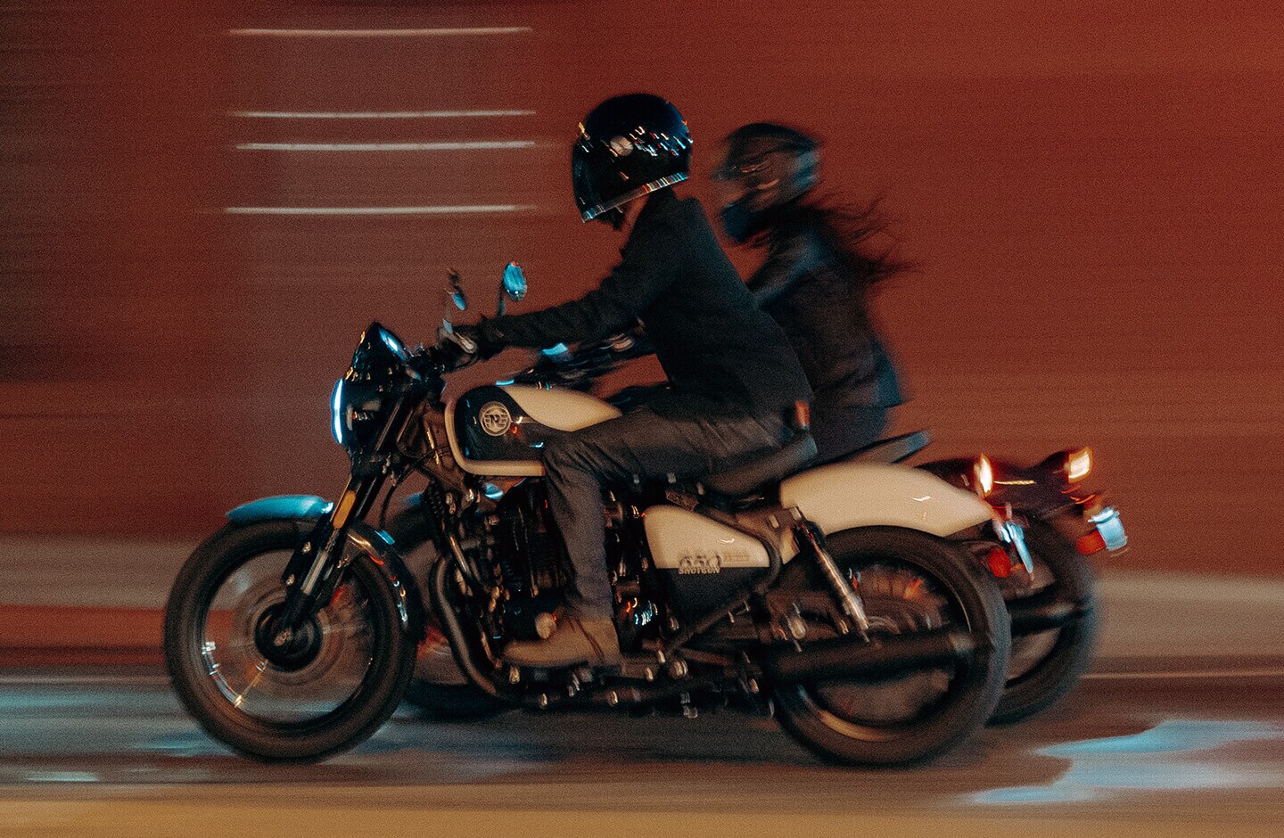 Shotgun 650 Motorcycle Price, Mileage & Colors in USA | Royal Enfield