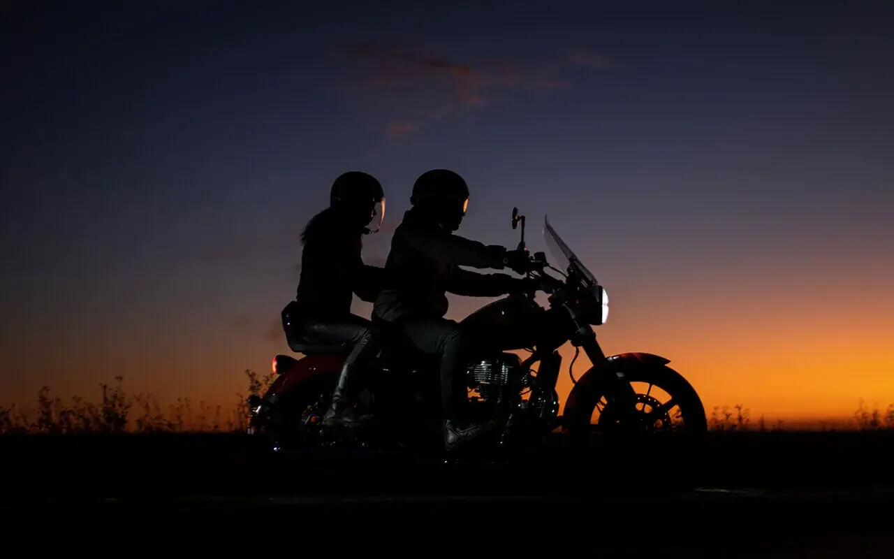 Royal Enfield Super Meteor 650 Price, Colors & Mileage in Canada