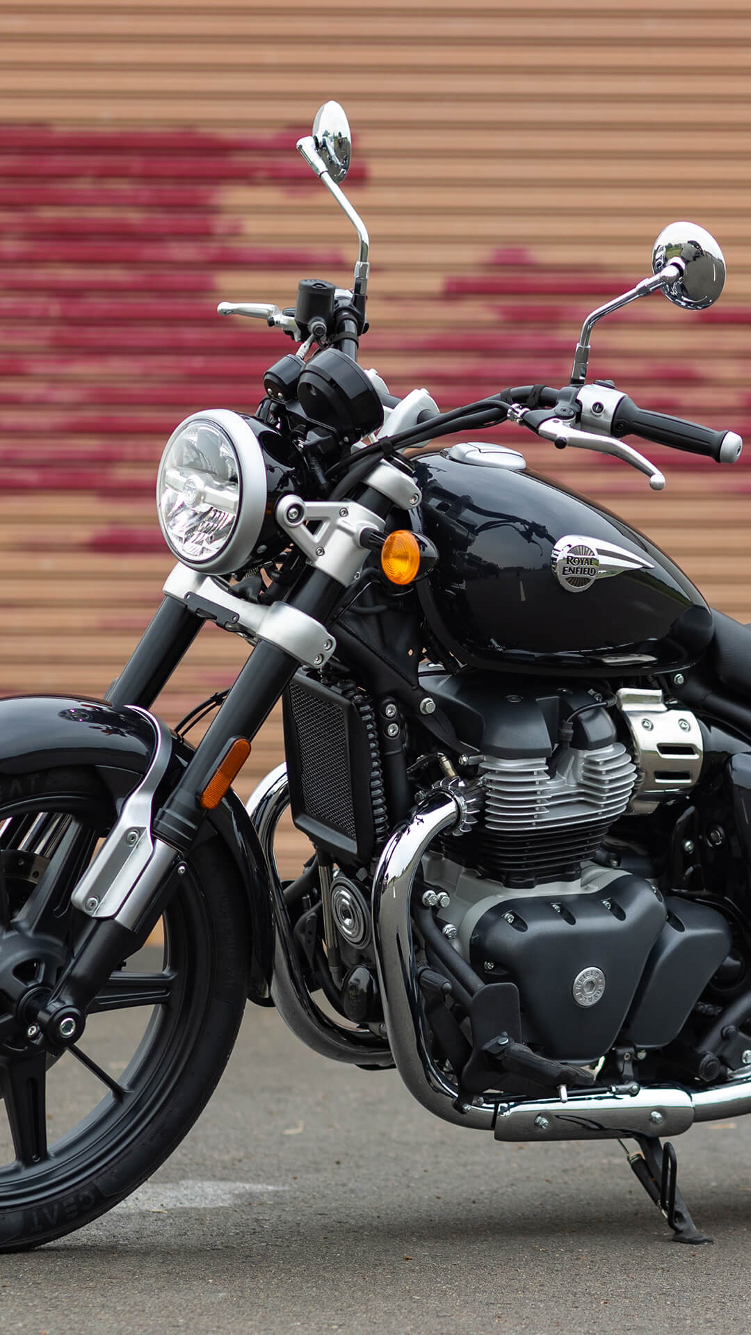 Royal Enfield Super Meteor 650 Motorcycle Features & Images | Royal Enfield