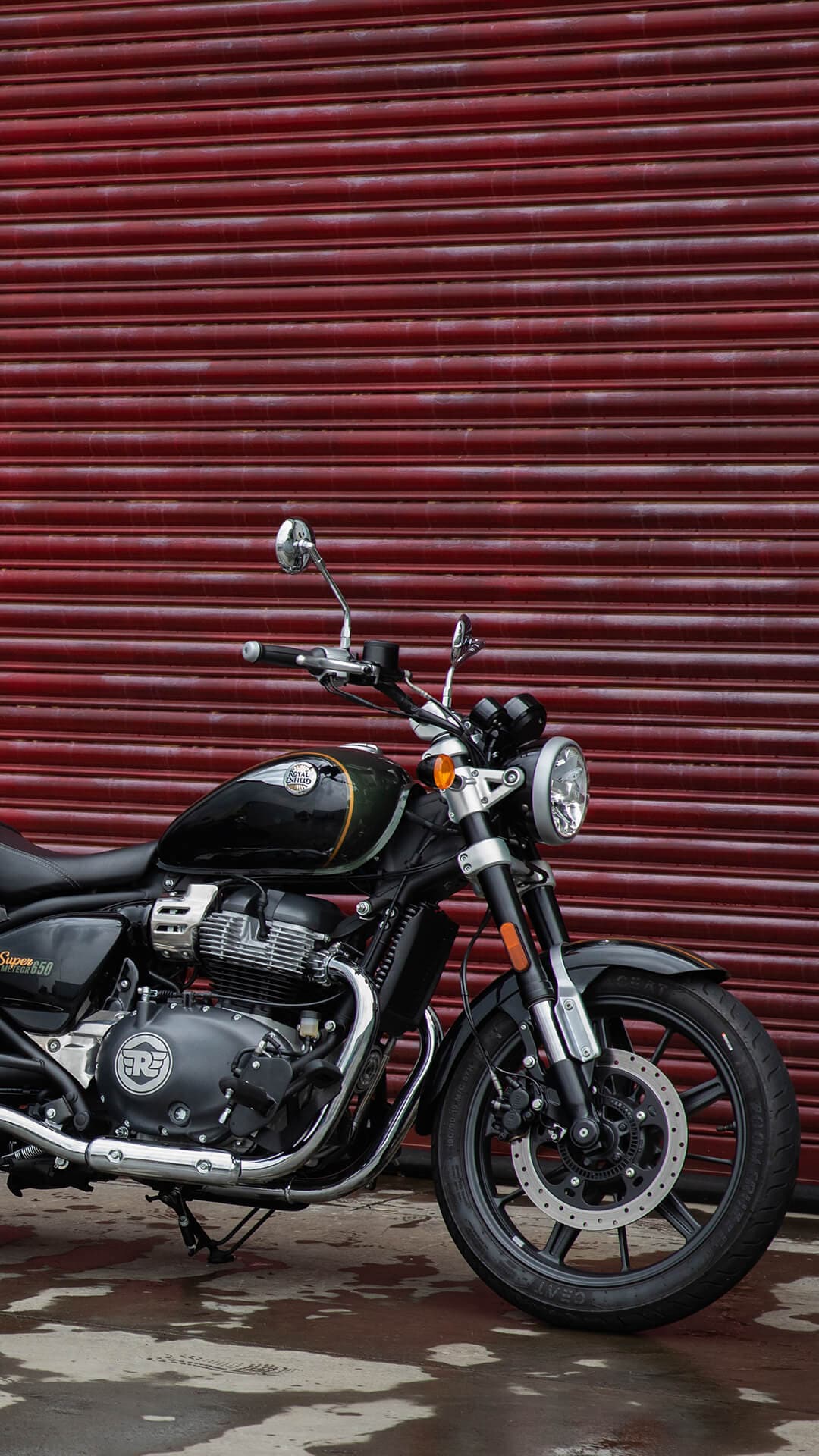 Royal Enfield Super Meteor 650 Motorcycle Features & Images | Royal Enfield