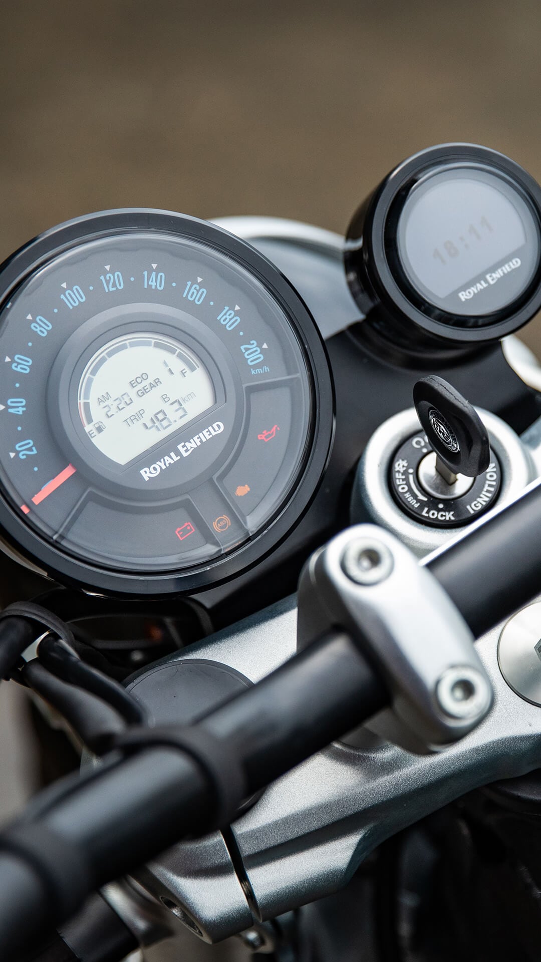 Royal Enfield Super Meteor 650 Motorcycle Features & Images | Royal Enfield