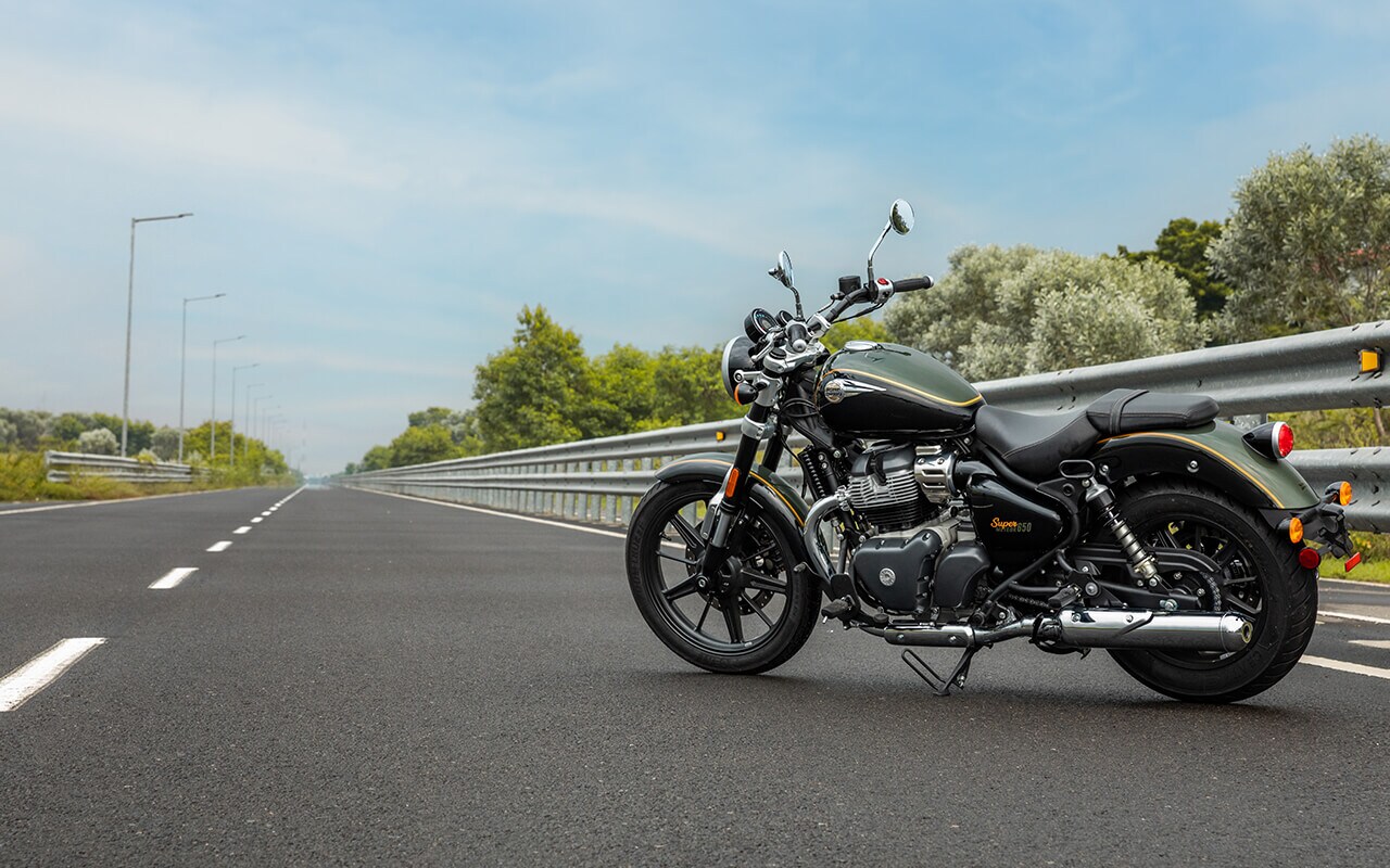Royal Enfield Super Meteor 650 Motorcycle Features & Images | Royal Enfield