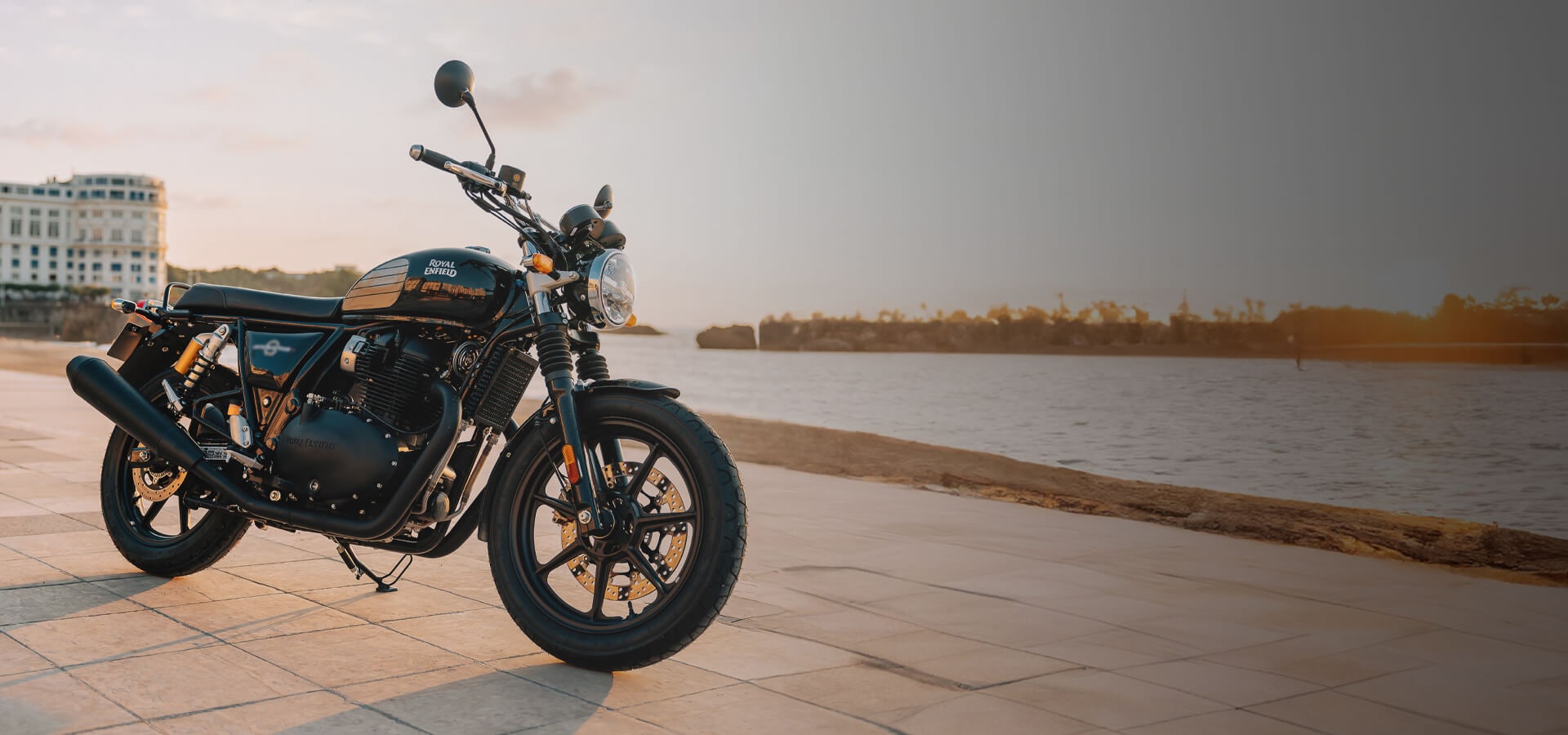 Royal Enfield INT 650 Price, Colors, Images & Mileage | Royal Enfield